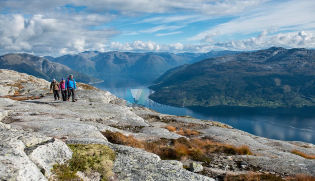 Mountain hiking in Norway - elcampervan.no